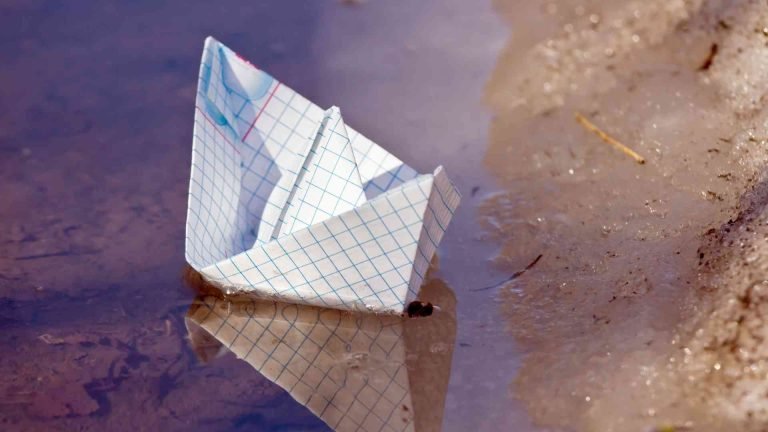 How Do Boats Float on Water: The Science Behind Buoyancy