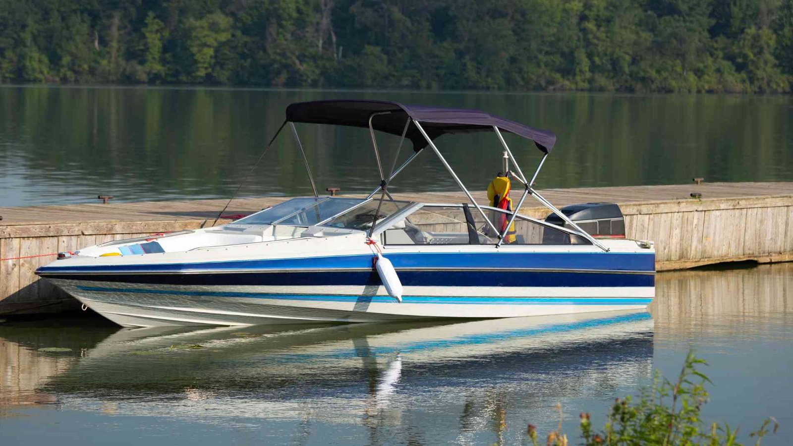 How Do Boats Float On Water: The Science Behind Buoyancy