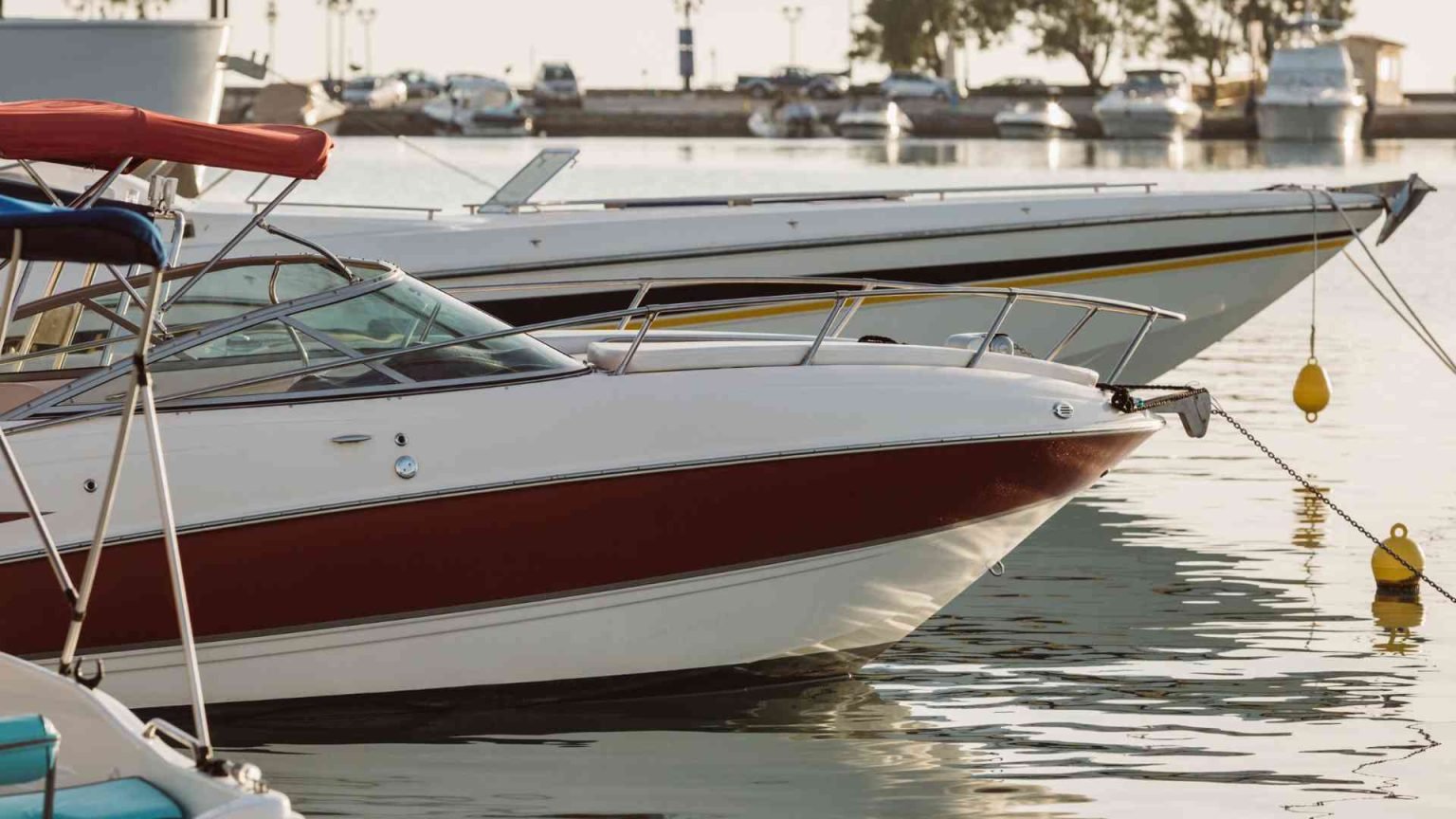 How Fast Are Speed Boats: Speed Boating Performance Guide