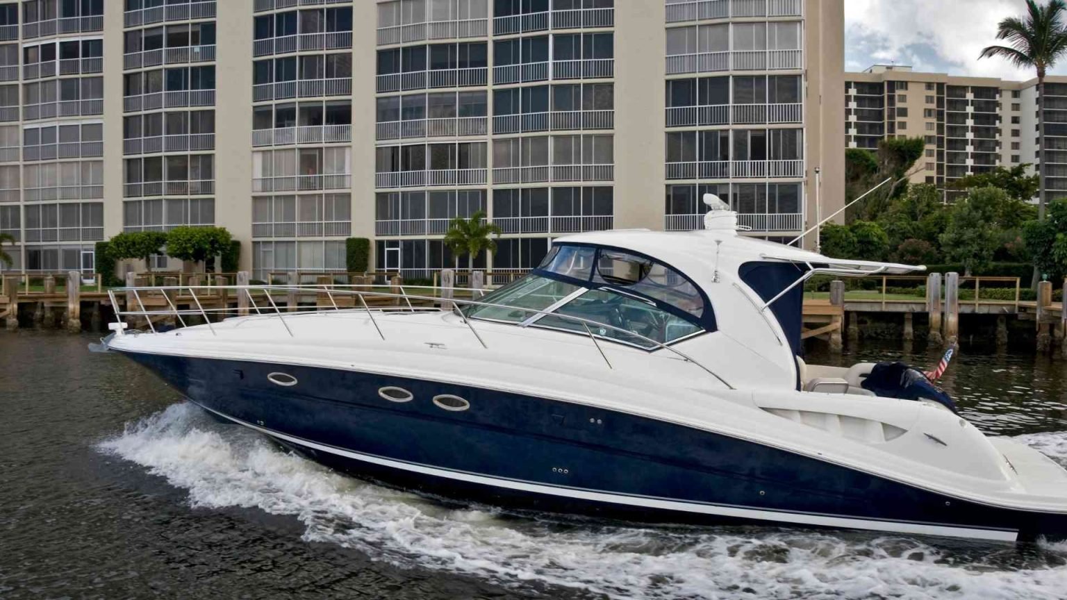 How Fast Are Speed Boats: Speed Boating Performance Guide