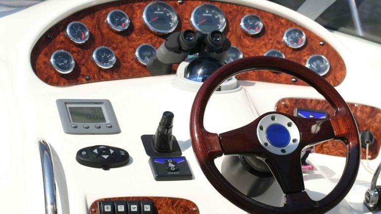 How Does a Boat Speedometer Work: Mechanism Guide