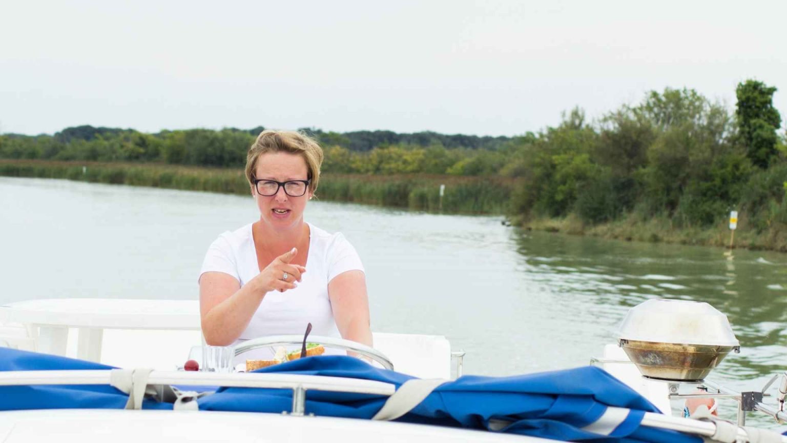 How to Drive a Boat: Step-By-Step Guide for Beginners