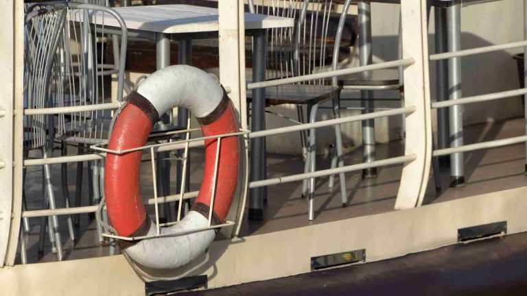 10 Steps for Pre-Departure Safety Briefing on Boats