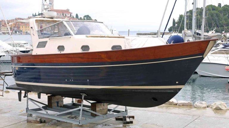 How to Perform a Boat Safety Check Before Hitting the Water?