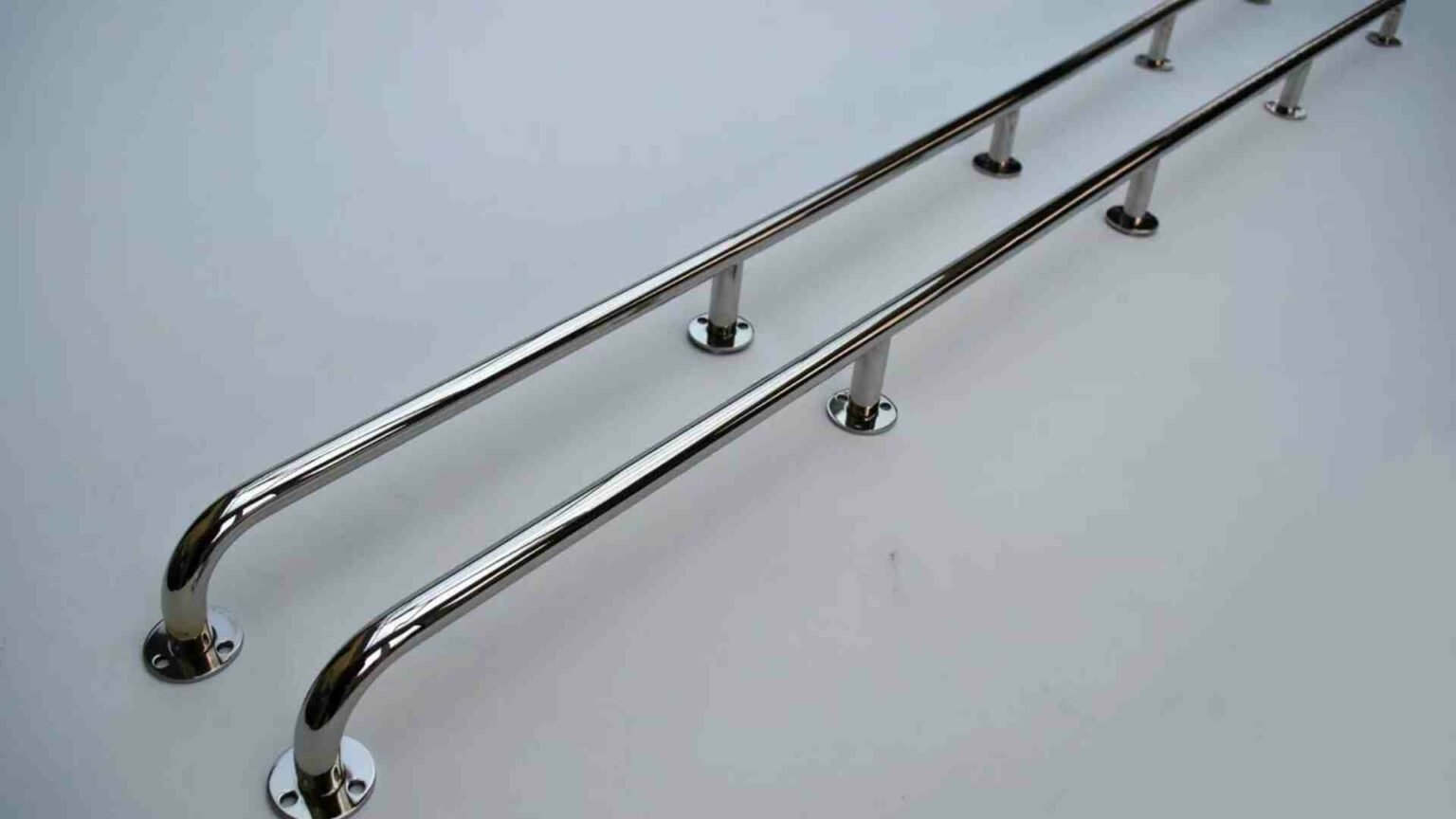 Stainless steel boat rails transform motorboat design