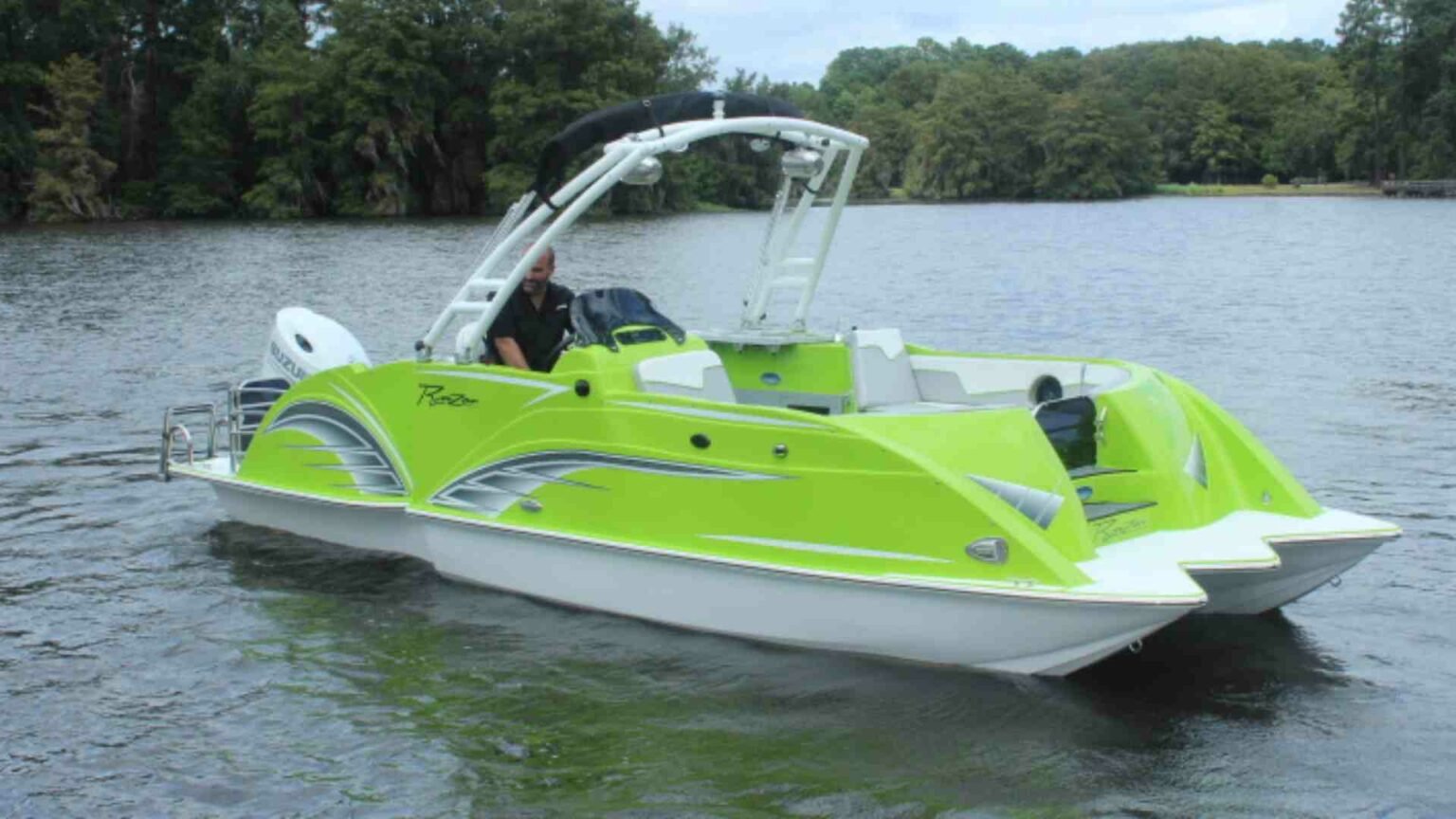 Razor Boats: Slice Through the Water