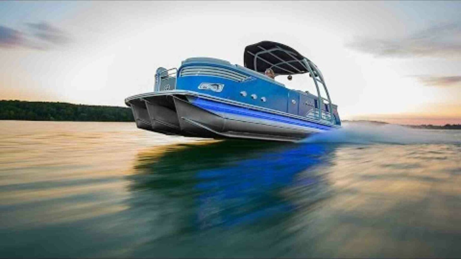 Inboard vs. Outboard Pontoon Motors: An In-Depth Comparison