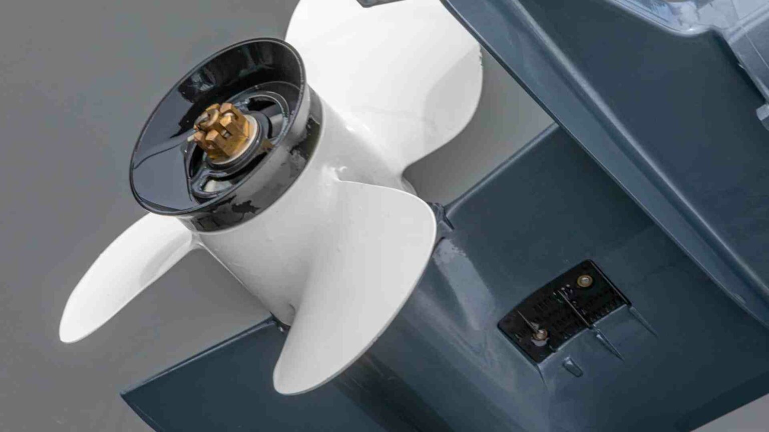 Choosing The Right Propeller For Your Pontoon Boat: Guide Choosing The Right Propeller For Your Pontoon Boat: Guide