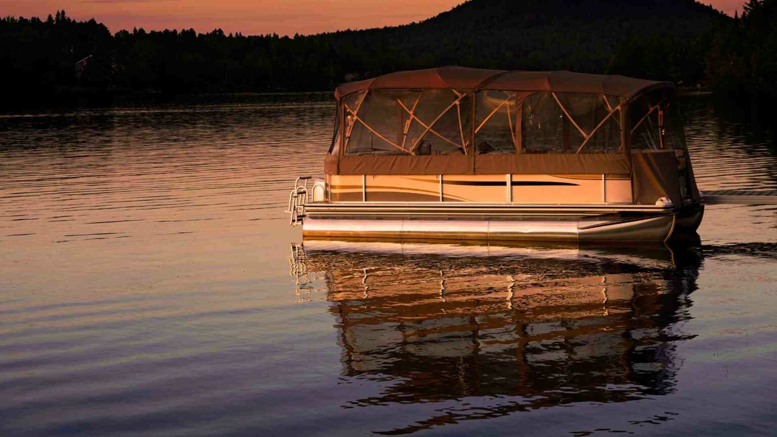 Diving into World of Custom Pontoons: Beyond the Ordinary