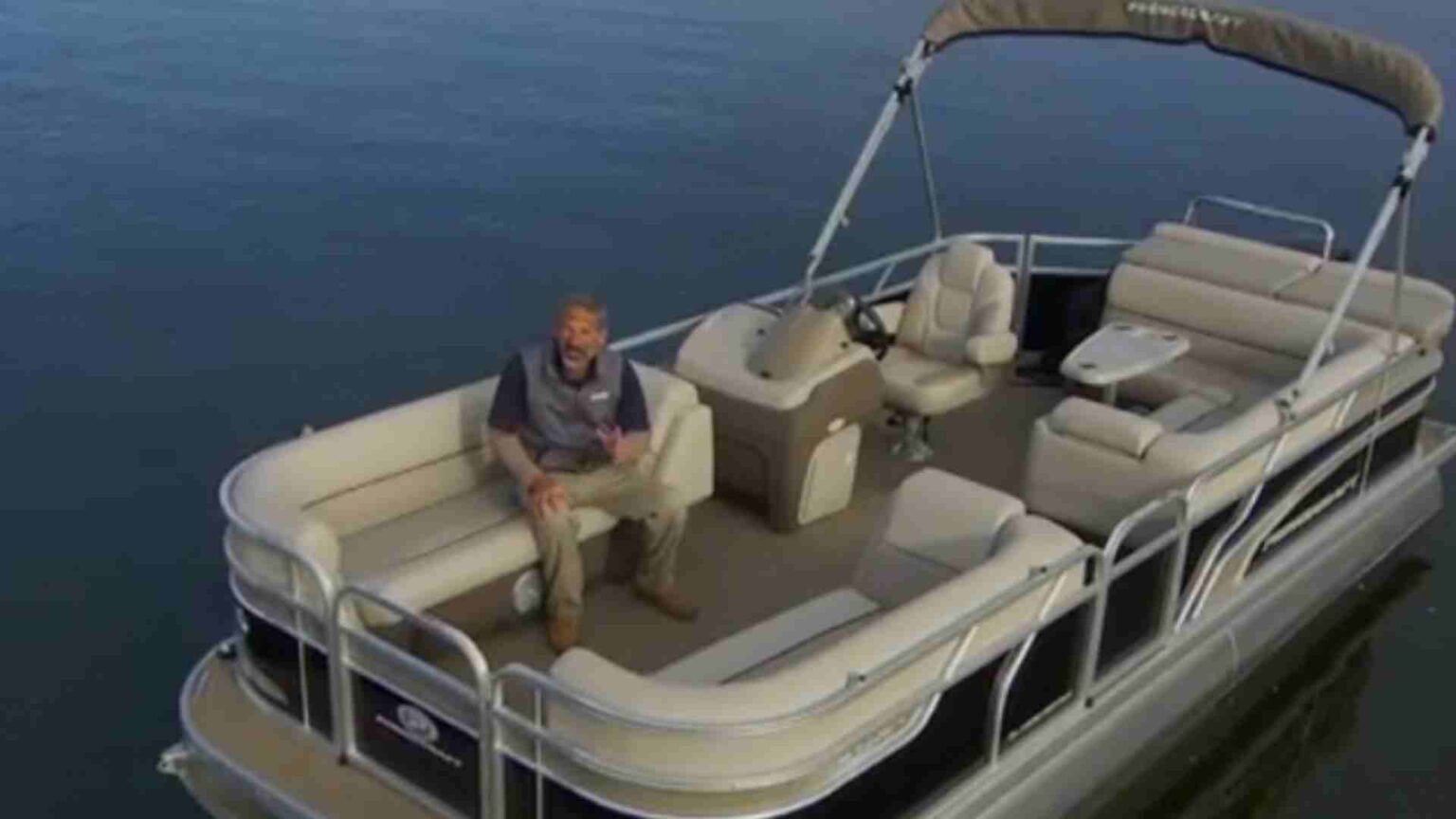 21-Foot Pontoon Boat: Specs, Features, and Pricing Guide