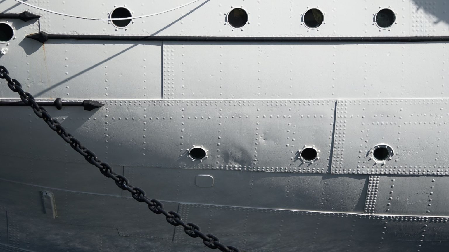 The Illustrated Guide To Boat Hull Types (8 Examples)