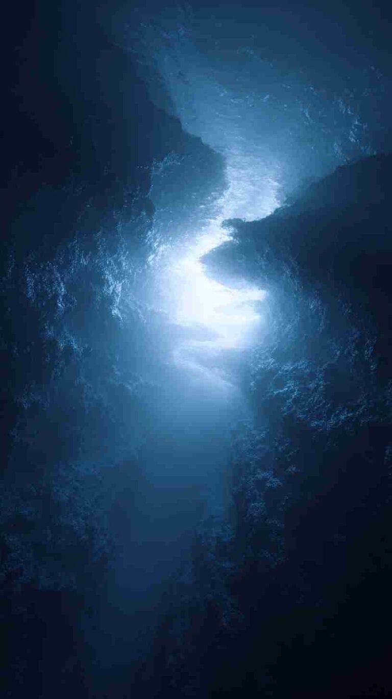 Deep Dark Ocean Pictures 4K HD Wallpapers